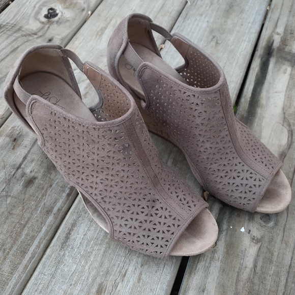 Life Stride | Shoes | Life Stride Wedges | Poshmark